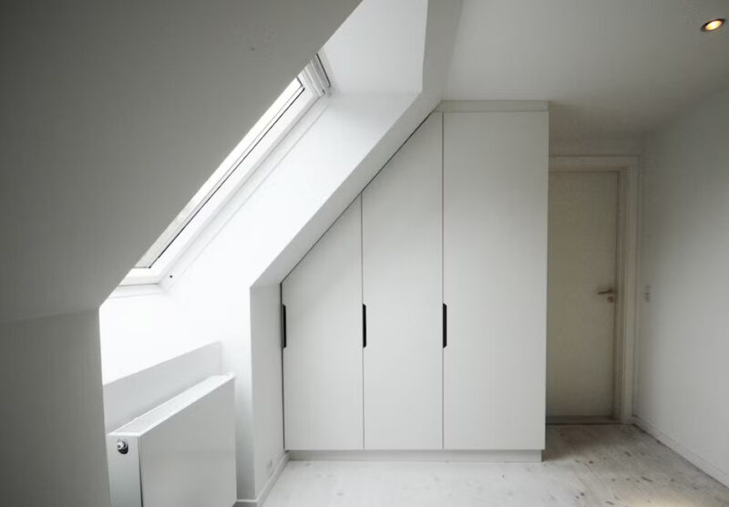 Indbygningsskabe og skabe til skråvægge | Jesper Holm