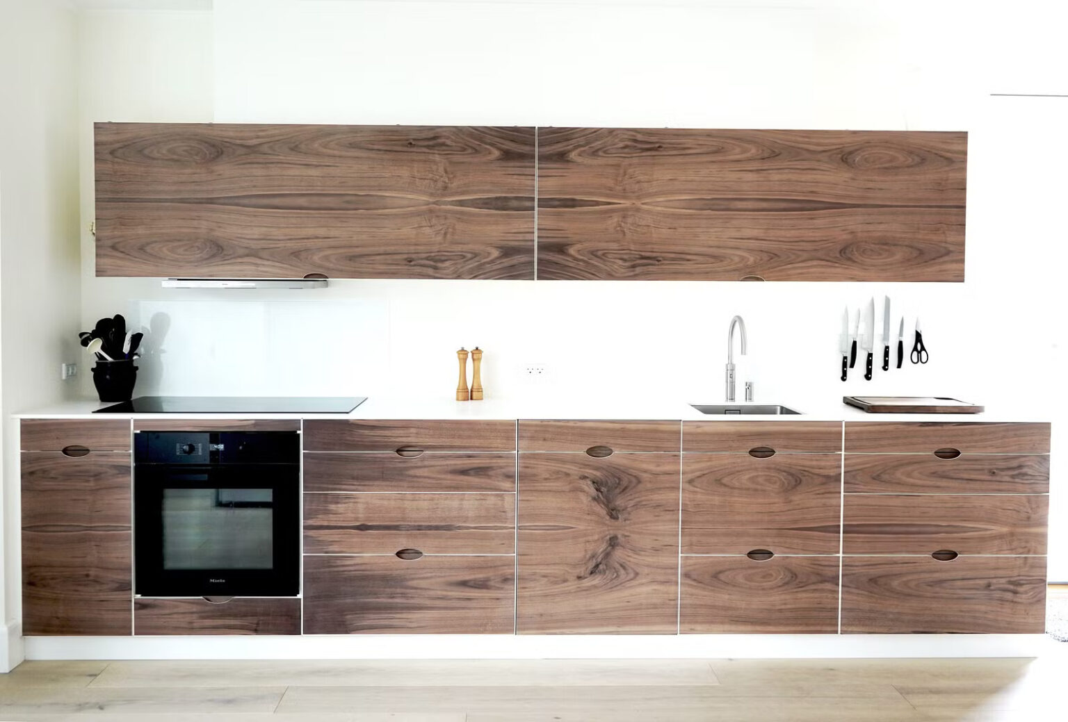 Snedkerkøkken i enkelt køkkendesign | Jesper Holm